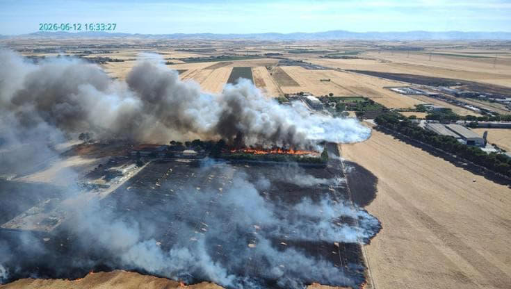 Incendio nel campo rom alle porte di Foggia, esplose alcune bombole di ...
