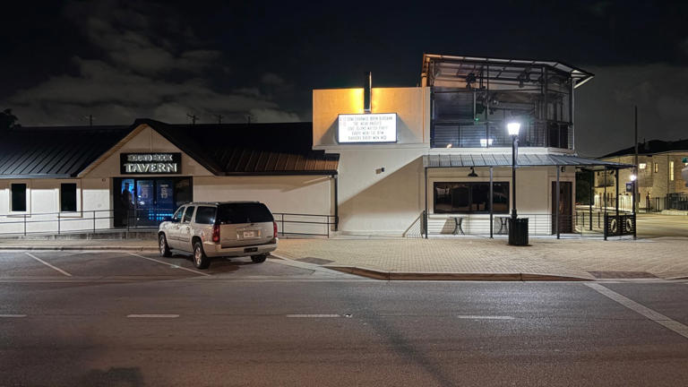 1 hurt, 1 in custody after stabbing at downtown Round Rock bar