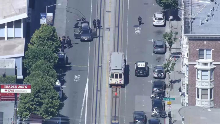 2 taken to hospital after shooting in Alameda