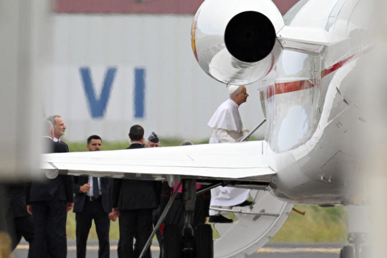 Leone XIV, problema tecnico sul volo di rientro: torna a Roma con l ...