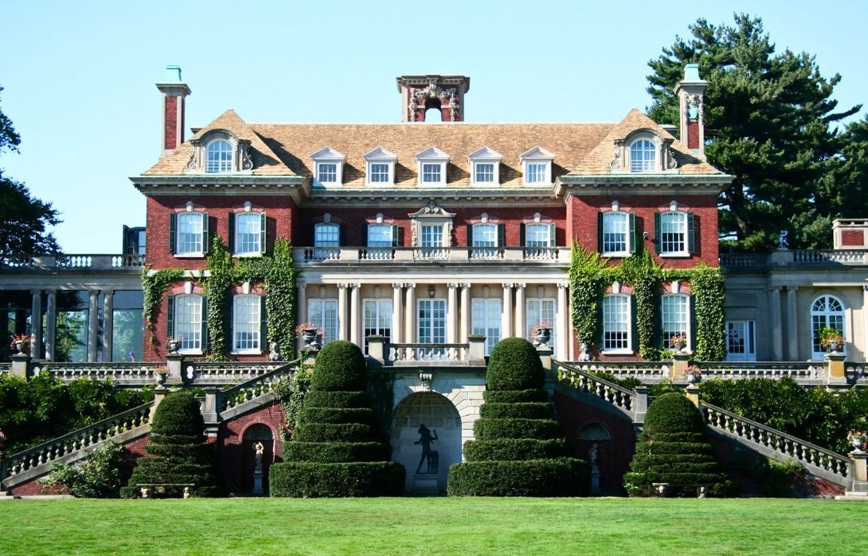 15 architectural styles that used to signal wealth — and what replaced them