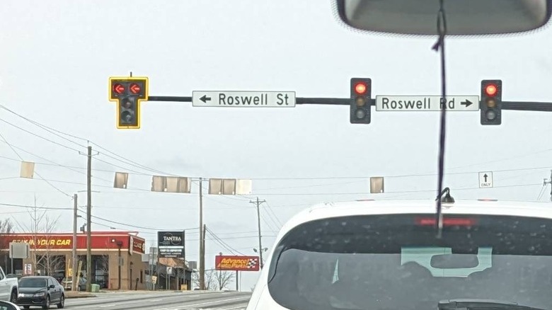 Why do some traffic lights have two red arrows?
