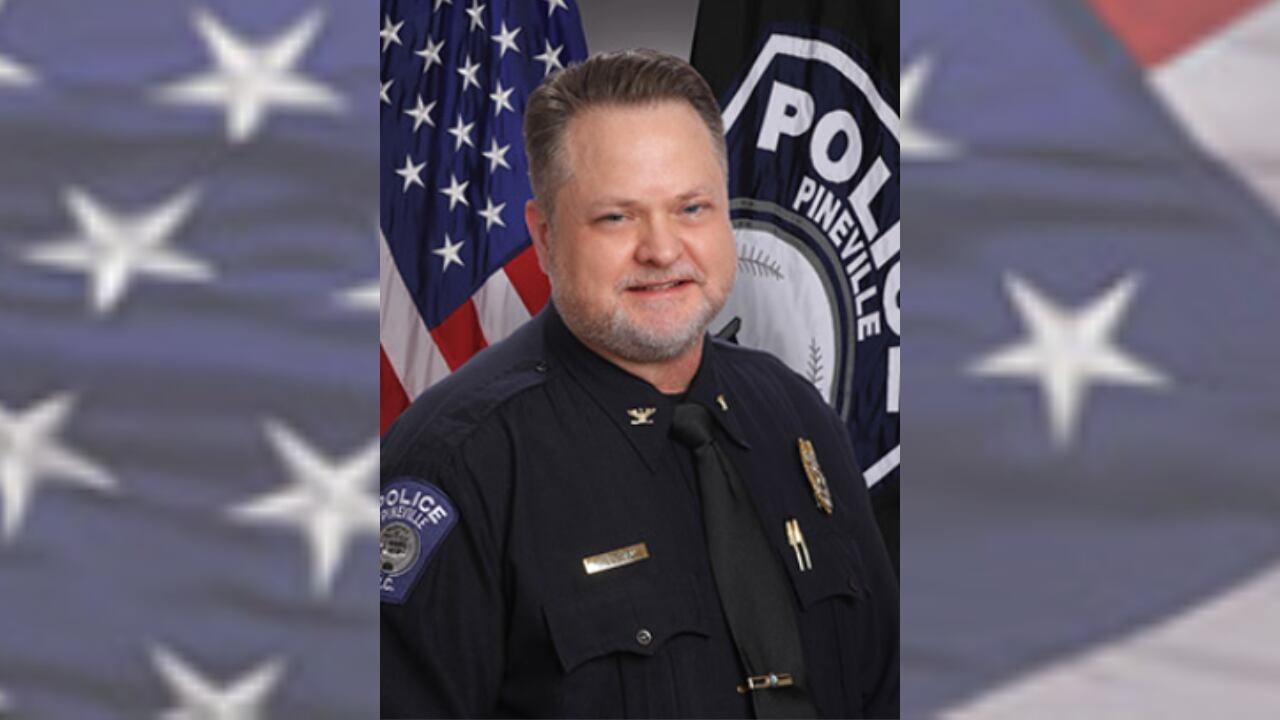 Pineville Police Chief Michael Hudgins announces retirement