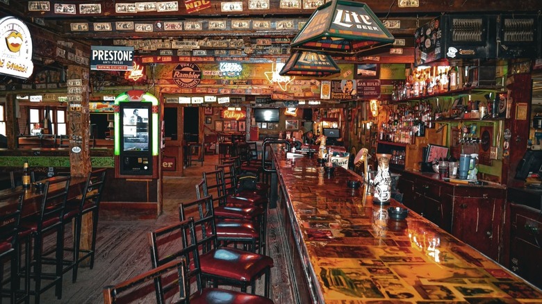 The 15 best Texas dive bars