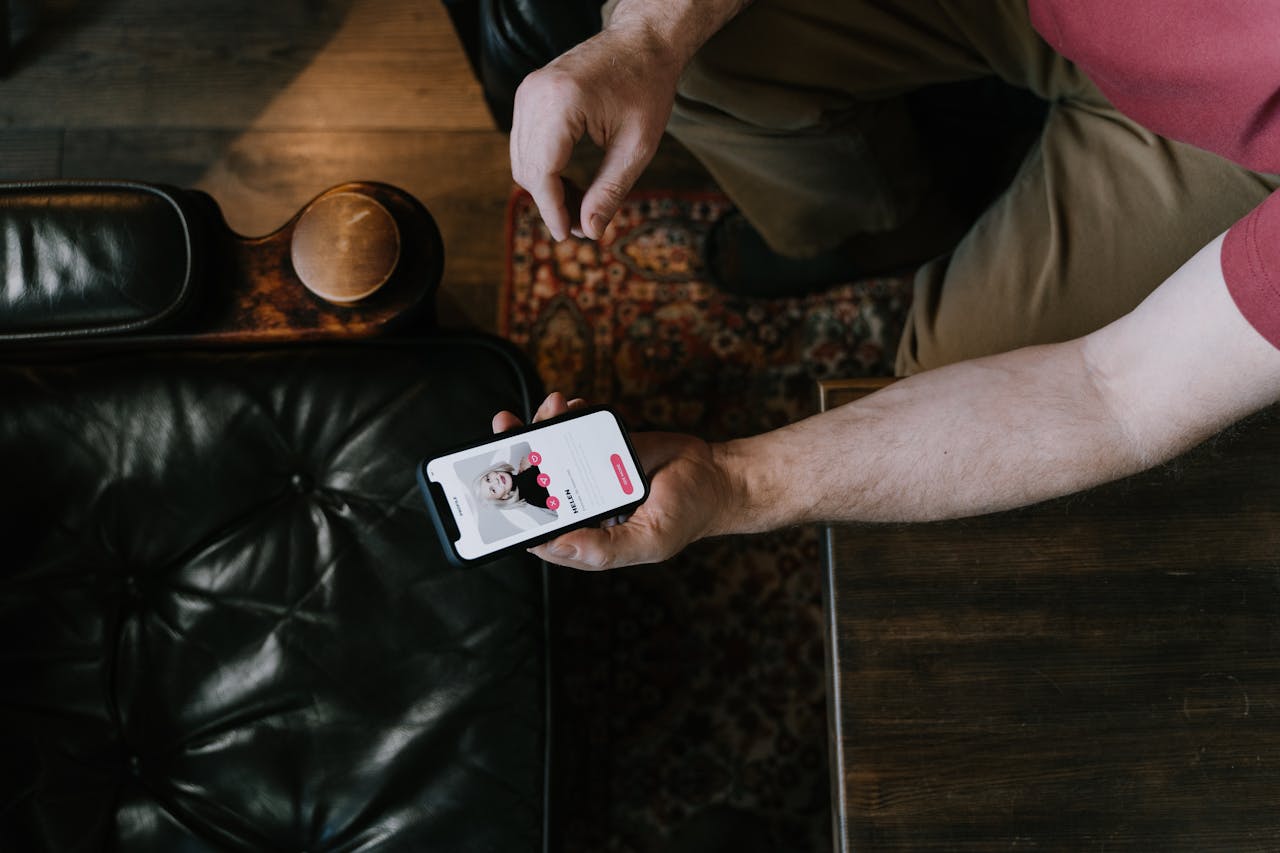 16 overused phrases in Canadian online dating profiles (and what they ...