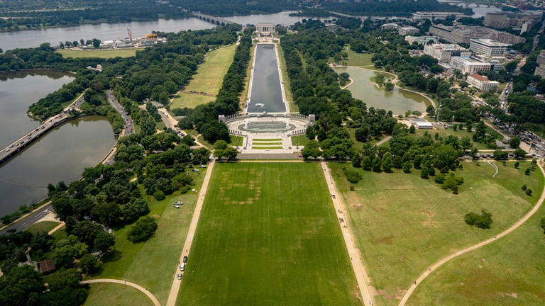 'Deranged message' on National Mall sparks police probe as Trump ...