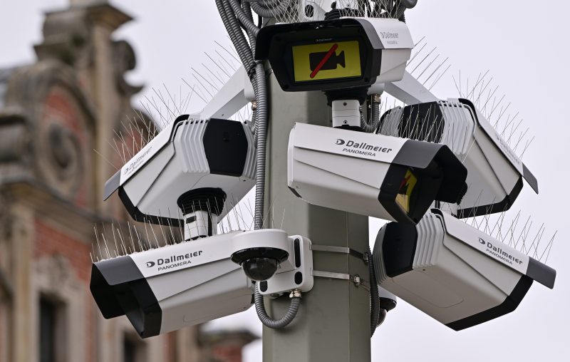 Man sues Florida agencies after alleged unlawful arrest from AI error