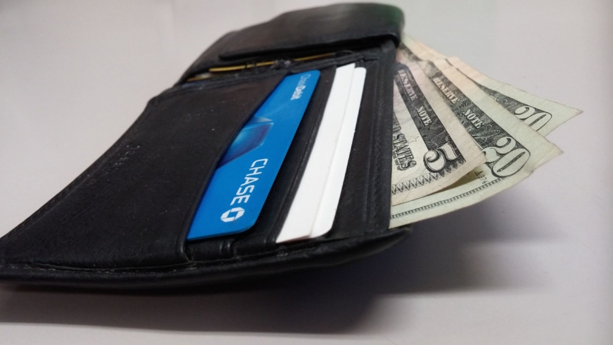 10 major risks of lending money to family or friends in 2026