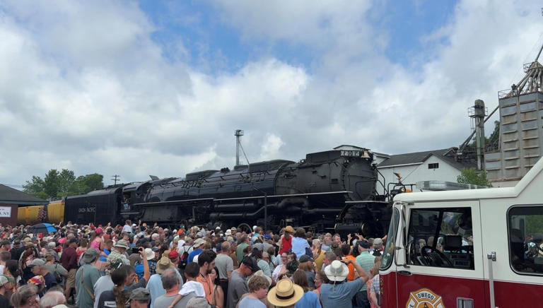Owego turns out in force for massive Big Boy train