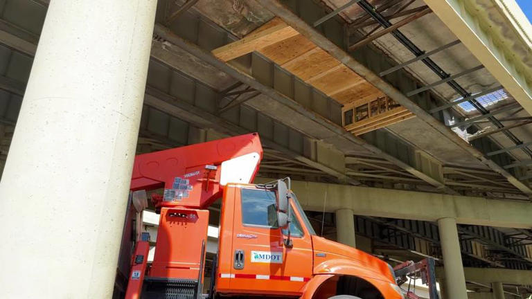 Lane closures extended on US-131 for overpass pothole repair