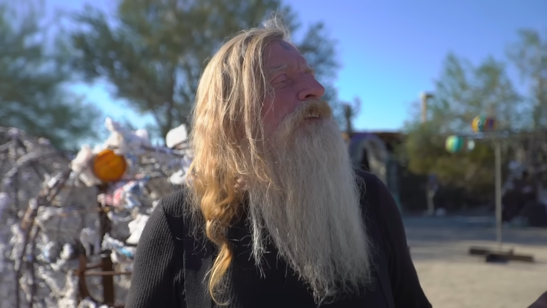 Watch how 2,000 people live in America's last lawless desert city