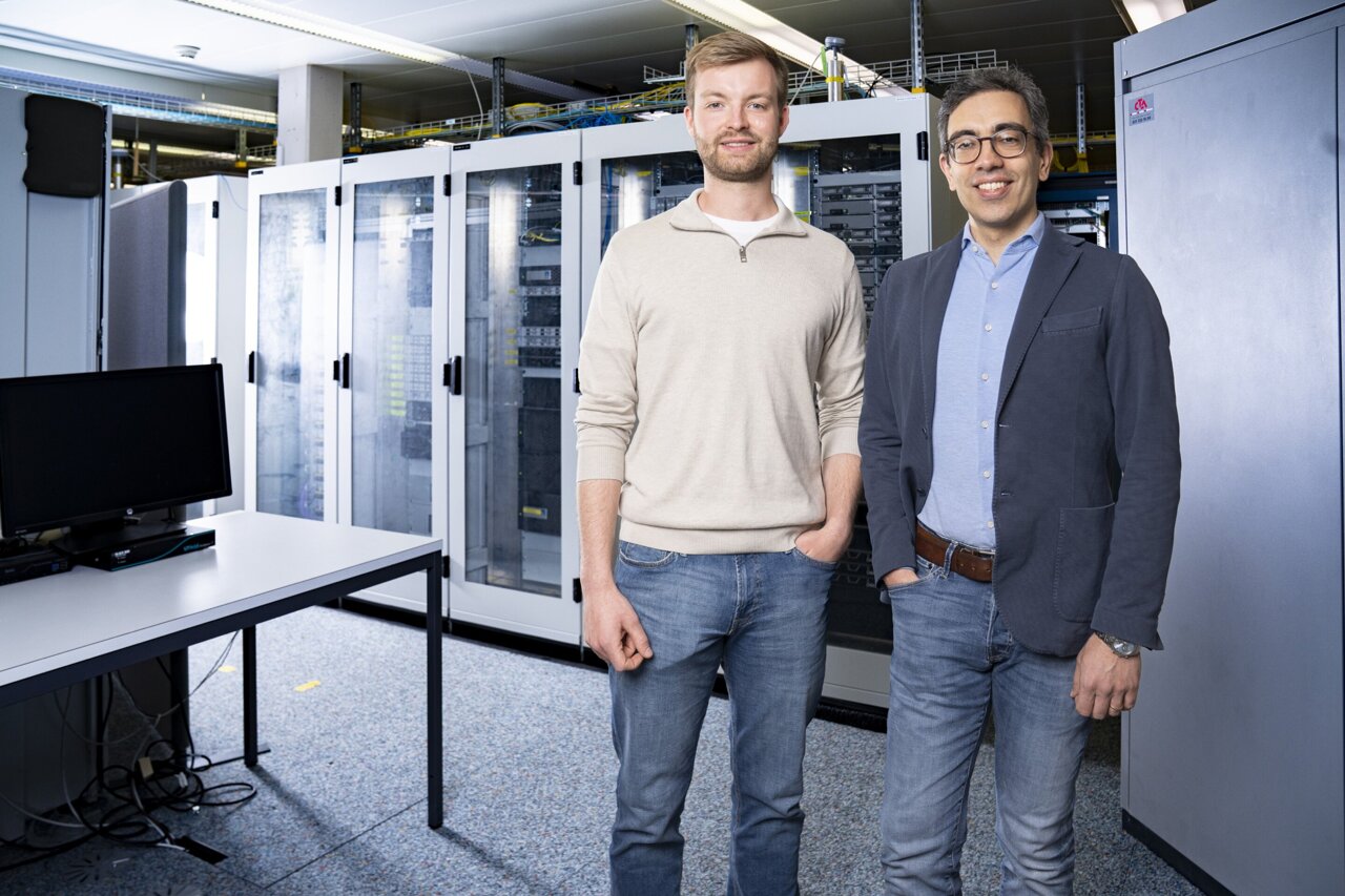 AI tracks missing hydrogen atoms in crystals with 97% success rate