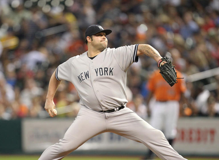 Joba Chamberlain makes emotional Savannah Bananas appearance to honor ...