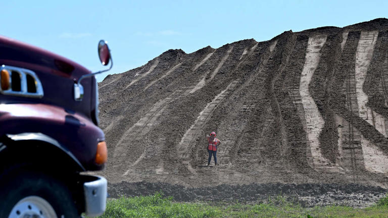 A toxic site cleanup in Florida comes with a ‘wicked problem’