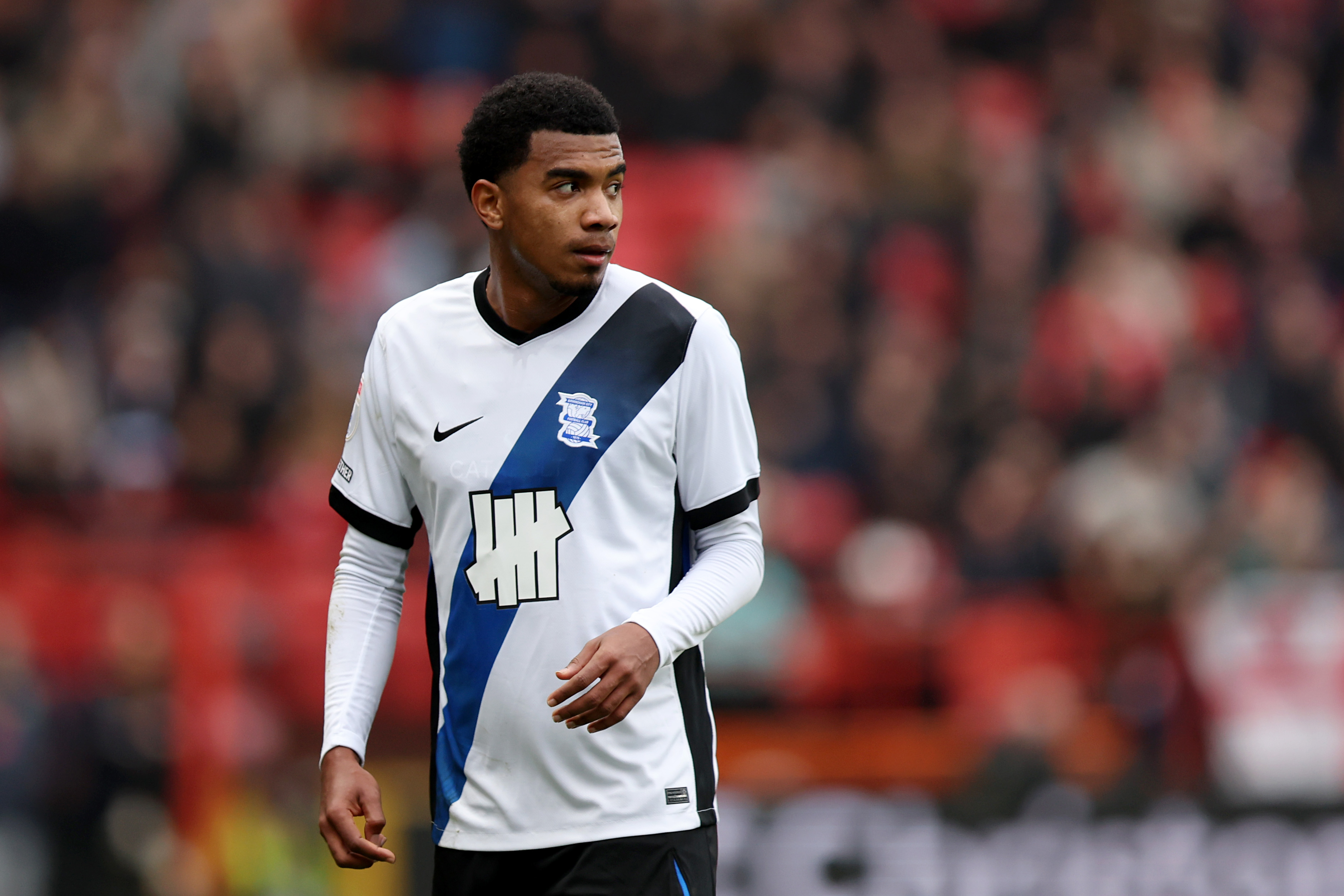 Portsmouth rivals close in on £6m signing as Championship trio eye ...