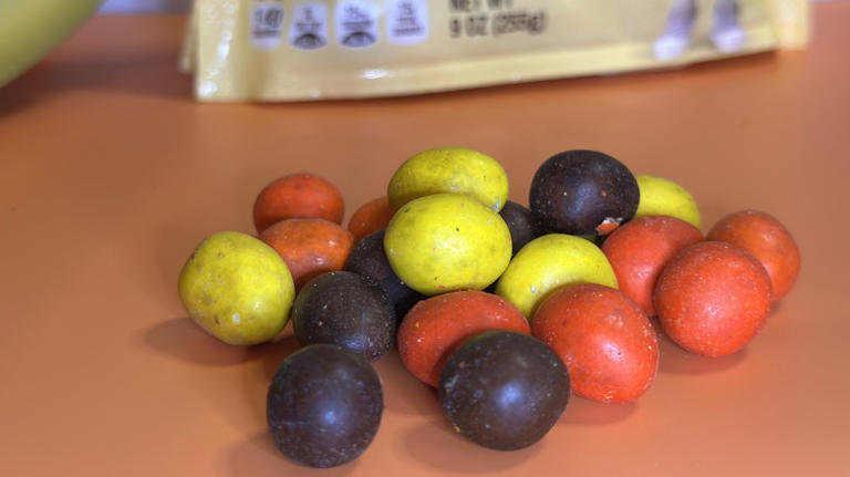 Review: We're not bananas, the new M&M's bakery flavor is surprisingly good