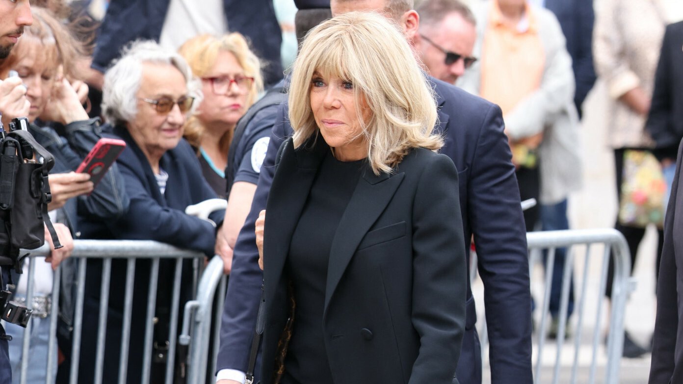 Brigitte Macron w bazylice Sainte-Clotilde. Płaszcz zrobił furorę