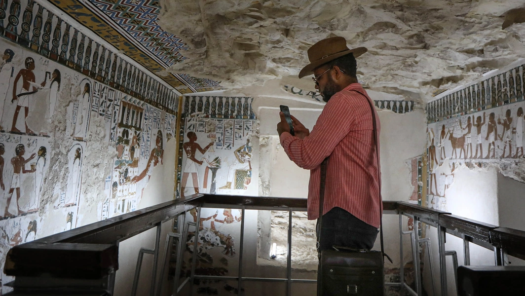 7 unusual and legendary graves from around the world
