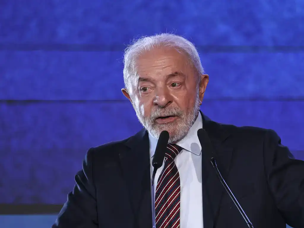 Lula diz que pobres compram celular roubado e declaração gera críticas ...