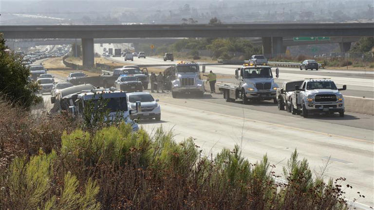 Multi-vehicle crash snarls traffic on SR-52 in Kearny Mesa area