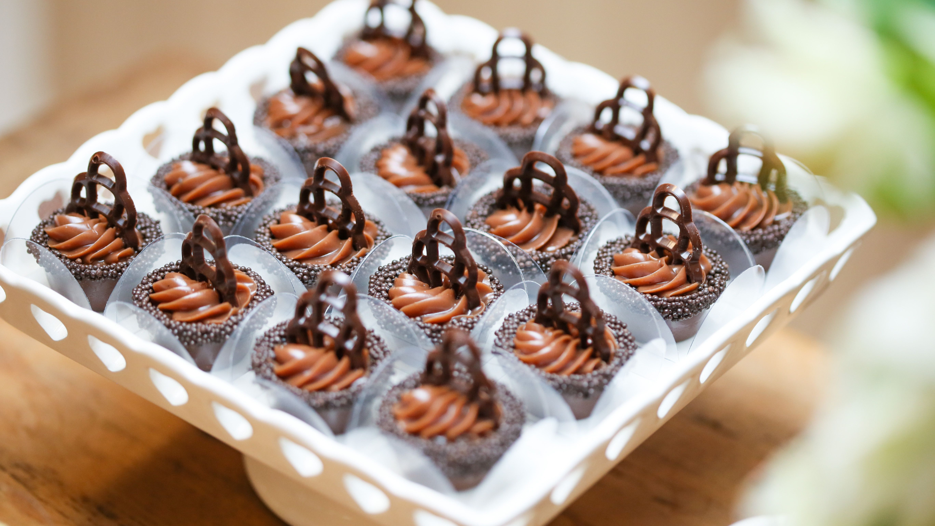 10 desserts people actually hate & 10 everyone loves