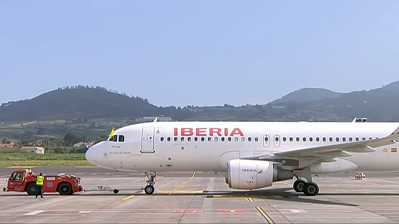 El papa León XIV logra volar a Roma después del incidente con su avión