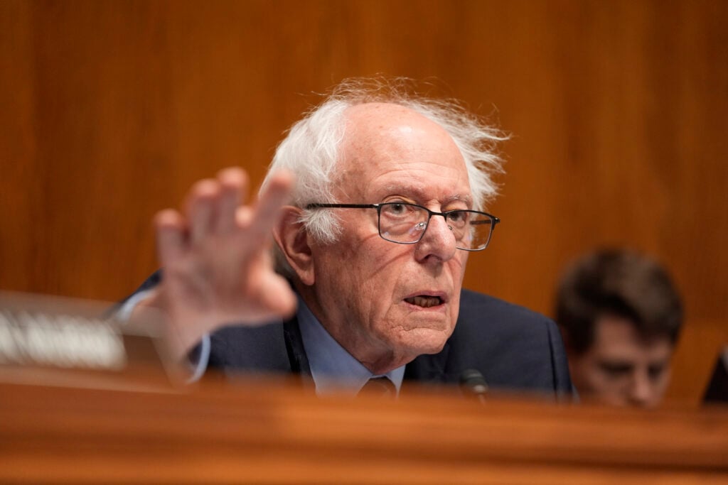 Bernie Sanders: Income inequality has never been so extreme. Bottom 50% ...