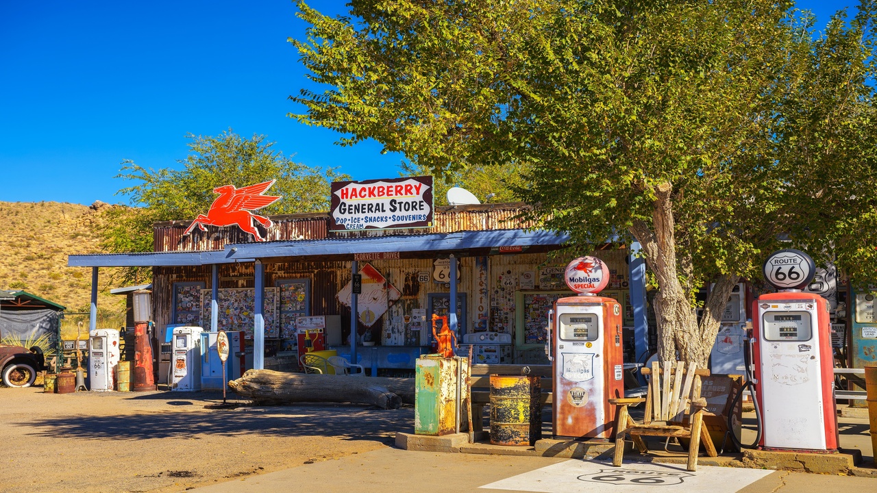 This Arizona gas station looks abandoned, but people fly in from 6 ...