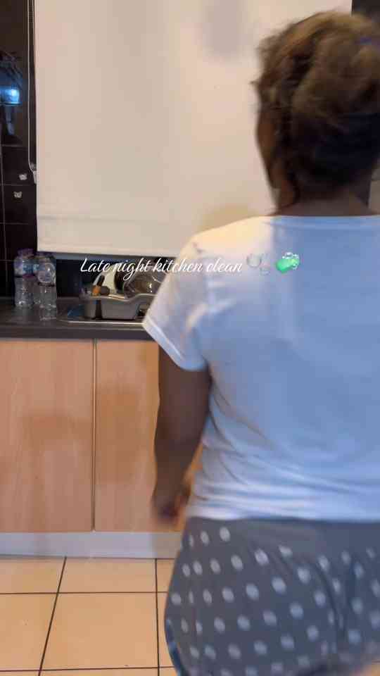 Kitchen reset and cleaning motivation for busy mums