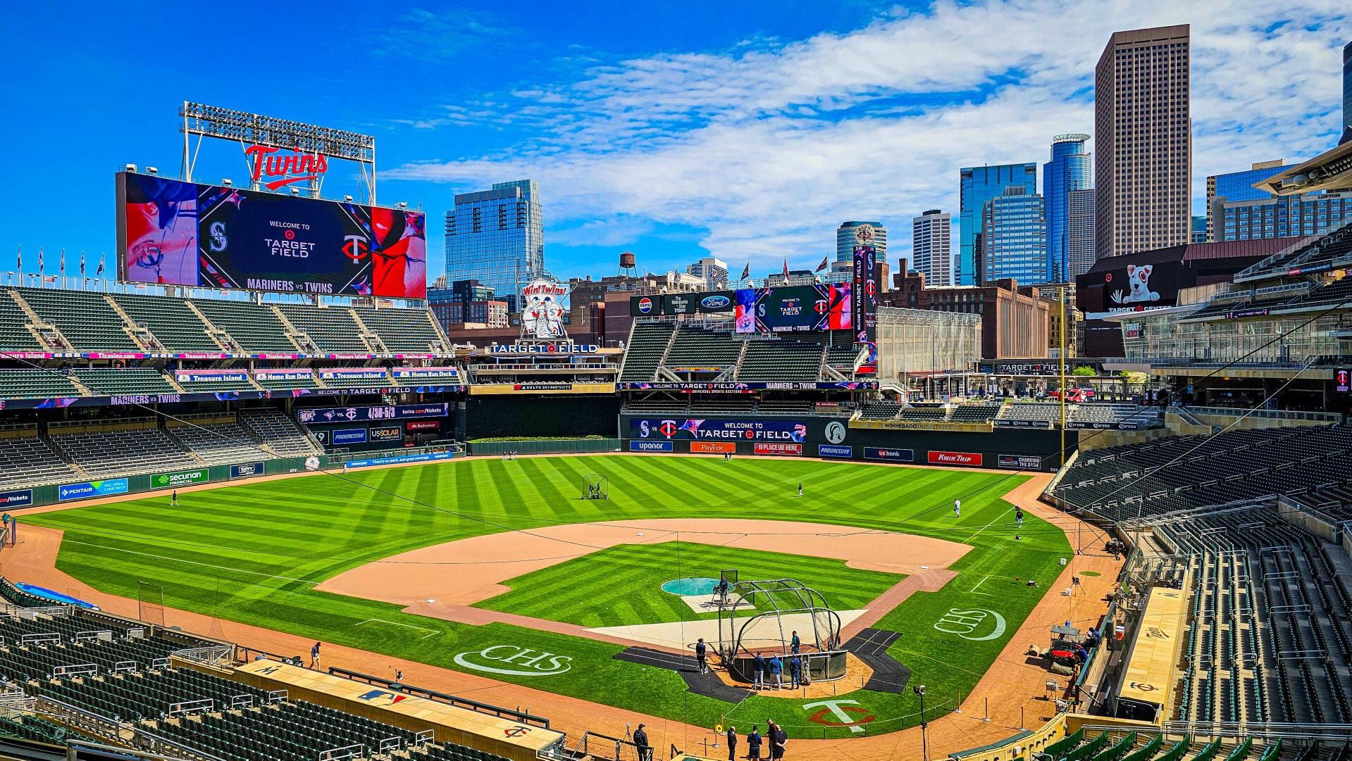 Target Field concession workers announce June 22 strike during Twins ...