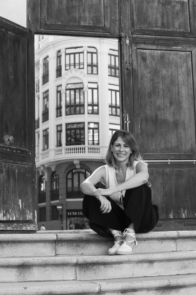 La poeta Victoria Clemente presenta este lunes 'Una mirada en silencio ...