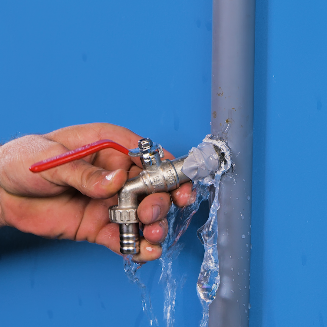 DIY faucet installation on a damaged pipe!💧🔧