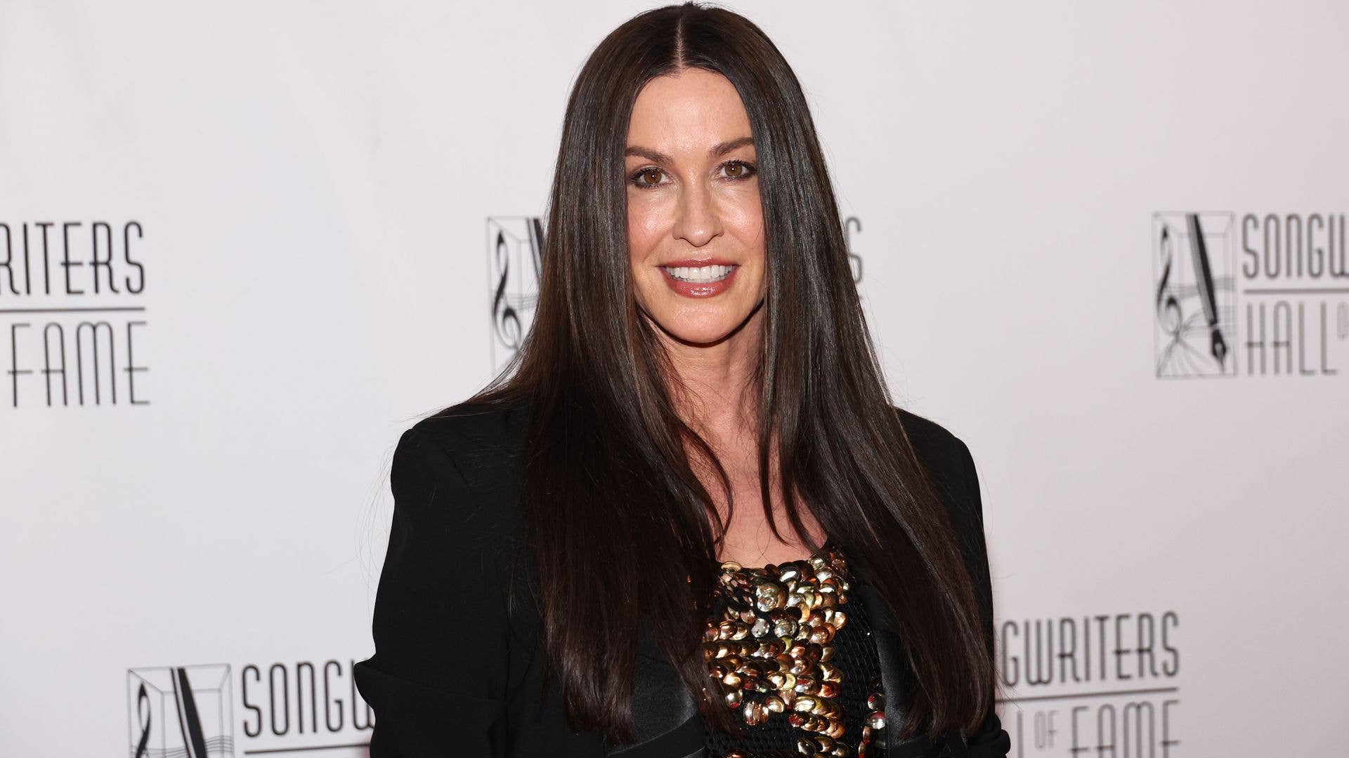 Meet Alanis Morissette's famous rapper husband of 16 years