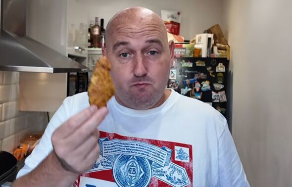 Man tries Iceland's viral fish fillets and makes sensational Gordon ...