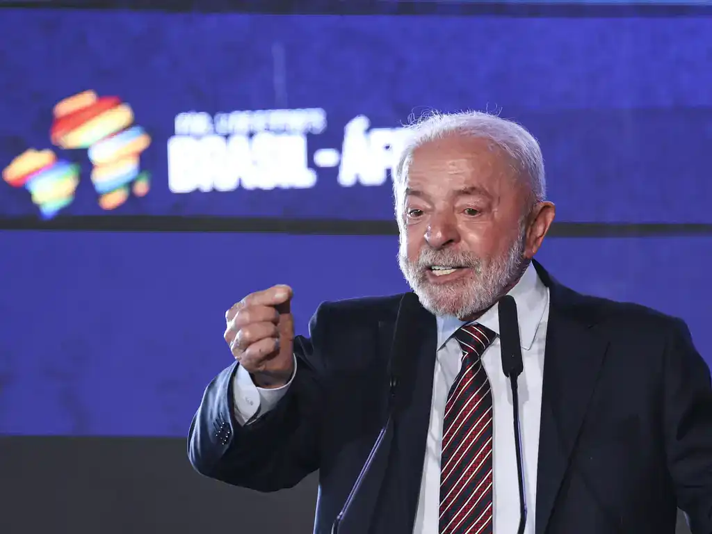 Lula diz que pobres compram celular roubado e declaração gera críticas ...