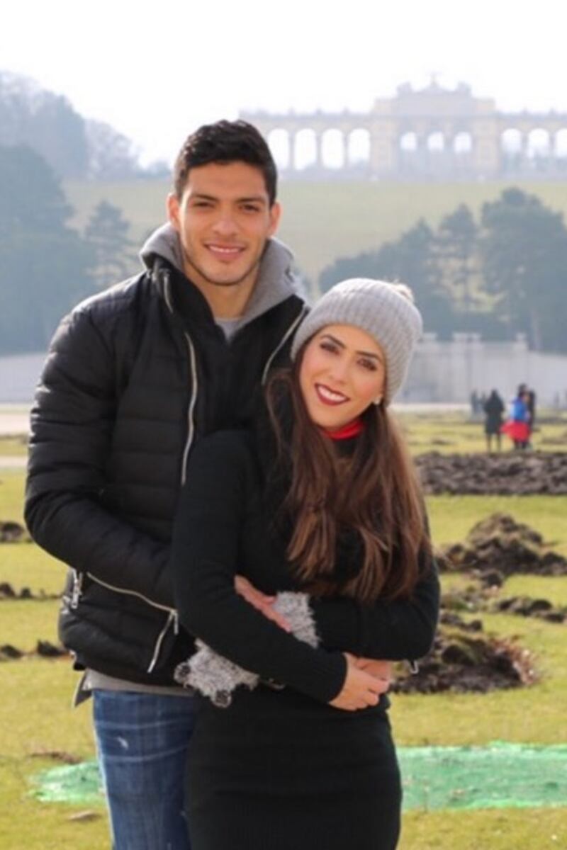 ¿Quién es la actriz Daniela Basso, esposa de Raúl Jiménez y en qué ...