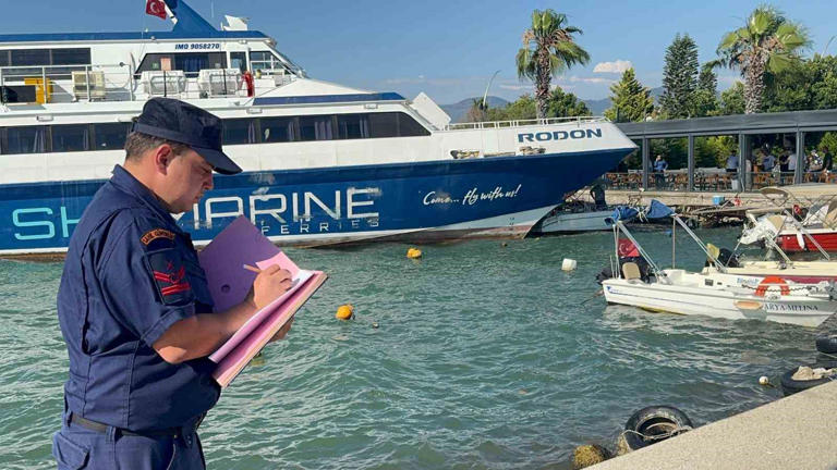 Rodos seferi yapan feribot Fethiye’de karaya oturdu