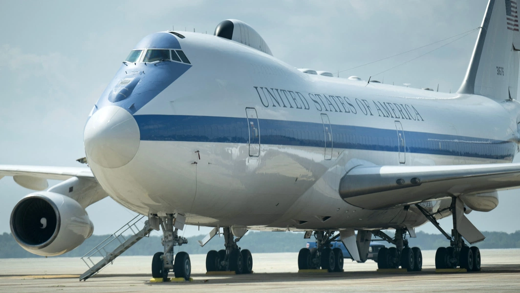 Inside the E-4B doomsday plane