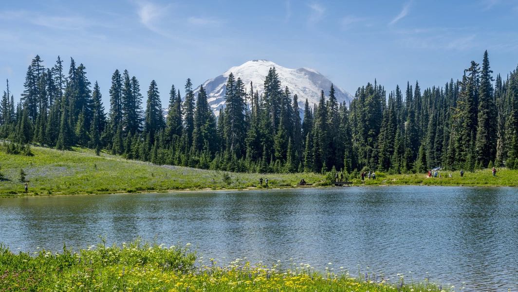 Washington's scenic drives to waterfalls and volcanoes