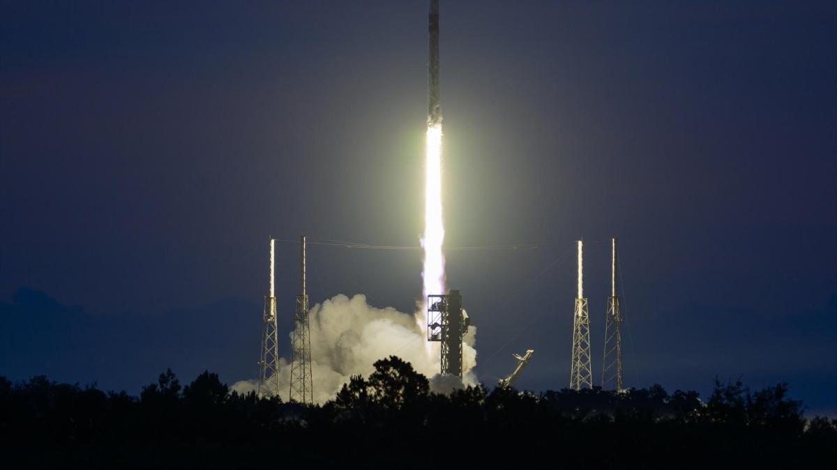 SpaceX vende acciones adicionales y eleva los ingresos de su OPV a 85. ...