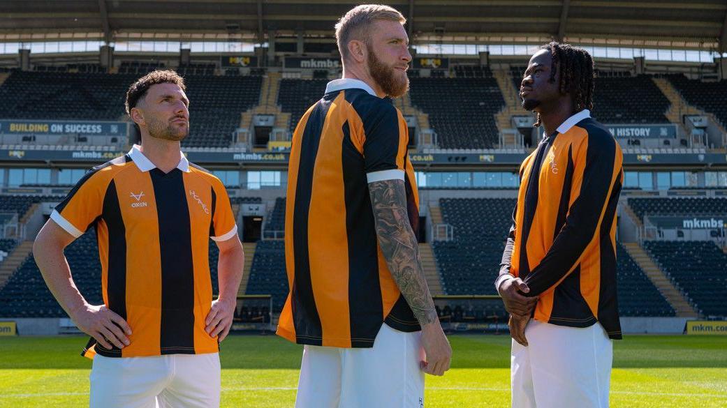 Fans split on Hull's retro Premier League strip