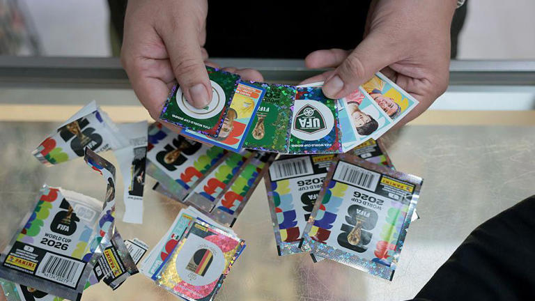 Com Neymar, Panini lança pacote atualizado de figurinhas da Copa: o que ...