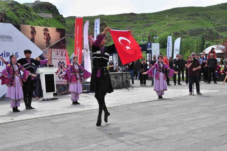 Kars Yaşayan Miras Şöleni renkli görüntülerle başladı