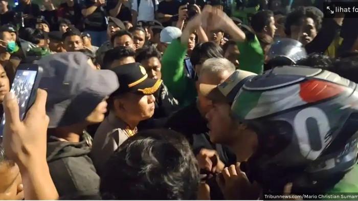 Kesabaran Kombes Reynold Hutagalung dalam menghadapi aksi mahasiswa ...