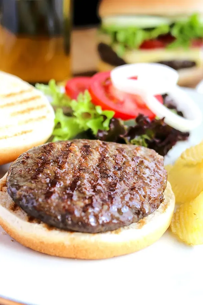 What food stylists never tell you about the burgers in fast-food ...