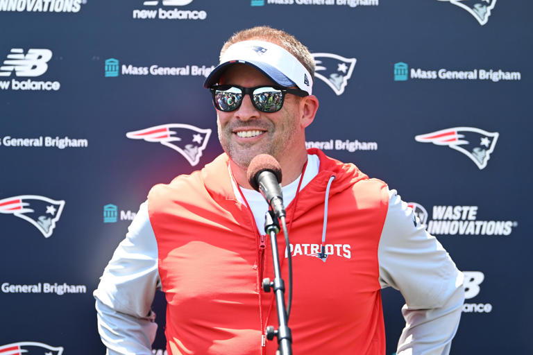 Patriots' Josh McDaniels teeming with excitement for new WR corps