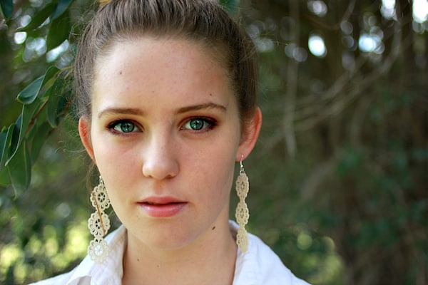 Make DIY lace earrings (three easy steps!)