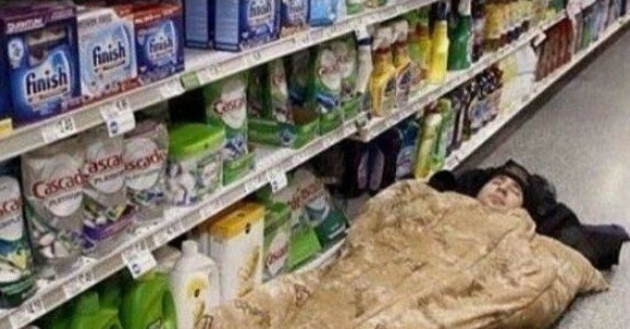 Kiedy mama spotkała koleżankę w sklepie. Oto najlepsze memy o dzieciństwie