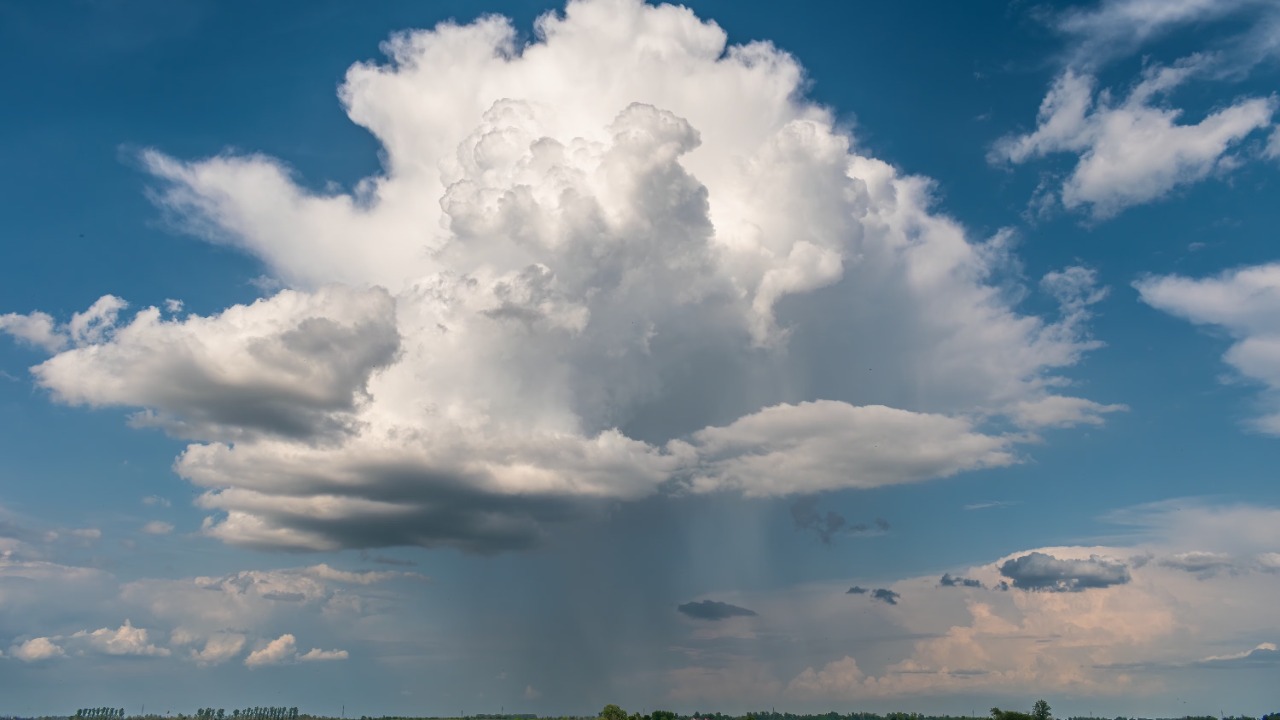 A single average thunderstorm cloud can hold more water than a million ...