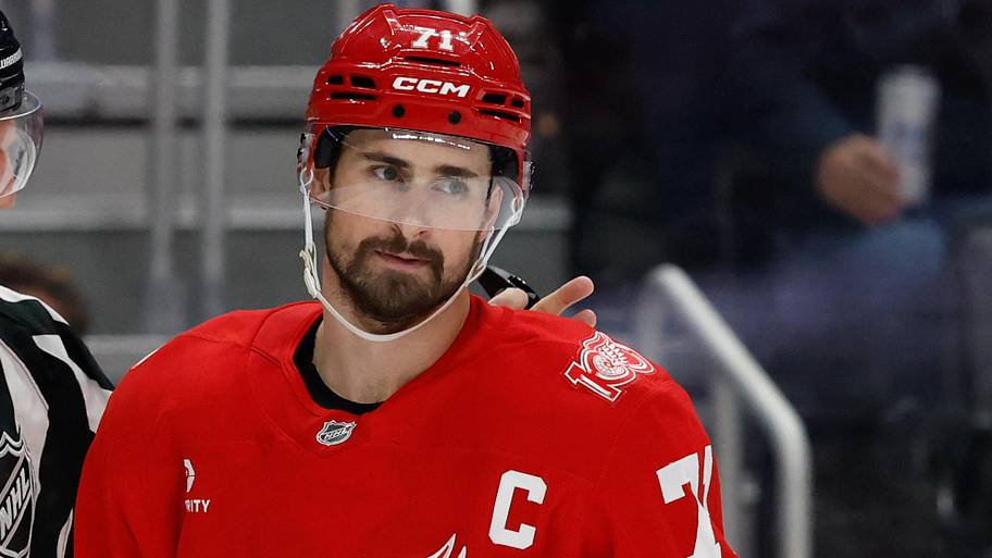 Larkin, Red Wings could be stuck with each other for longer than they want